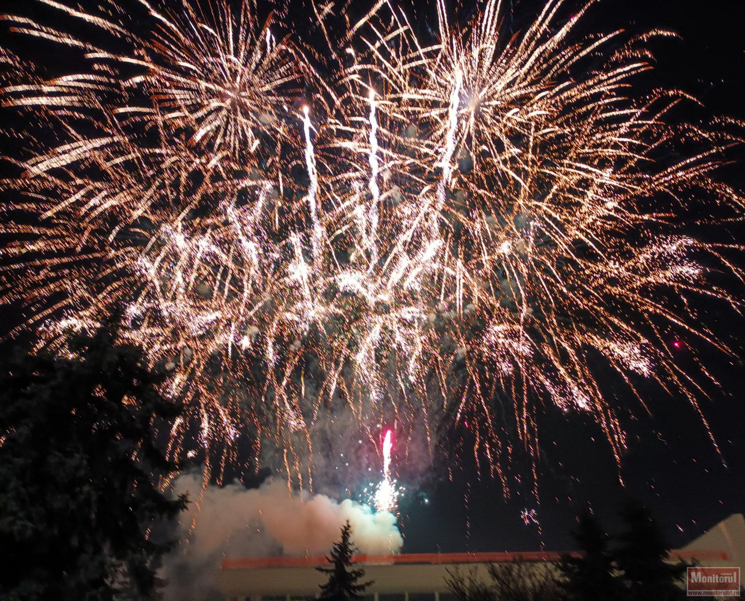 Botoșaniul fruntaş la banii "arşi" pe artificii. Cât plătește Primăria ...